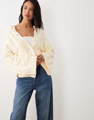 Gina Tricot Gina Tricot - Gilet en maille torsad&eacute;e de coton majoritaire - Jaune vanille