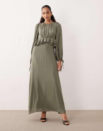 Asos Robe longue &agrave; taille volant&eacute;e - Kaki-Multicolore