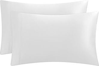 Juicy Couture Satin Kissenbezug f&uuml;r Haar und Haut, Reines Wei&szlig; King Size Kissenbezug 2er Set - Seidig Satin K&uuml;hlende Kissenbez&uuml;ge mit Hotelverschluss