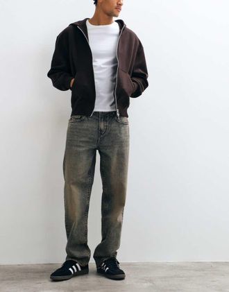 True Religion jean loose fit Bobby &agrave; poches &agrave; rabat en marron d&eacute;lav&eacute;