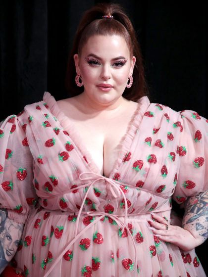 Das Erdbeerkleid von Lirika Matoshi, nach dem gerade das ganze Internet verrückt ist