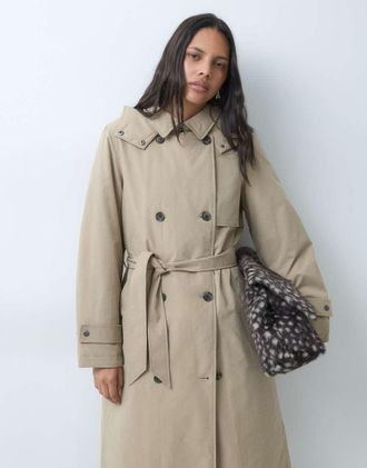 Vero Moda Trenchcoat in Maxi-L&auml;nge mit Kapuze und G&uuml;rtel-Detail in Neutral