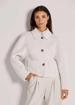 Madeleine Outdoorjacke Modische Jacke mit asymmetrischem Kragen Gerundete Pattentaschen, Hornkn&ouml;pfe, Langarm