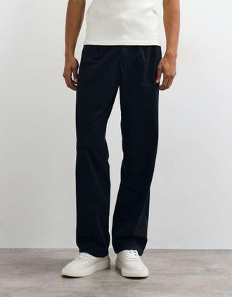 Cotton On superweite Bundfaltenhose in Schwarz