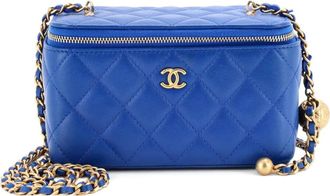 Chanel Pearl Crush Vanity Case with Chain Quilted Lambskin Small clutch bag - Blau