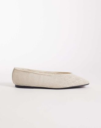 Calvin Klein Jeans - Ballerinas aus Netzstoff in Creme mit eckiger Zehenpartie-Wei&szlig;