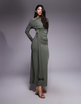 Daska Anschmiegsames, hochgeschlossenes Maxikleid in Khaki mit Bindedetail-Gr&uuml;n