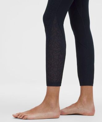 lululemon Paisley Lace Overlay Leggings 25 f&uuml;r Frauen - Gr&ouml;&szlig;e 10 in True Navy
