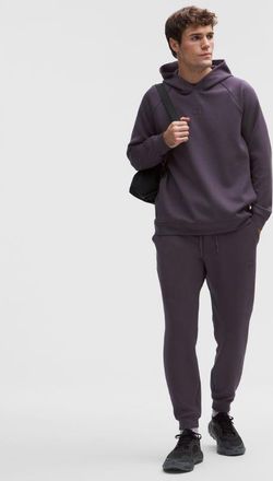 lululemon Smooth Spacer Jogginghose, normale L&auml;nge Stack f&uuml;r M&auml;nner - Gr&ouml;&szlig;e 2XL in Atmospheric Purple