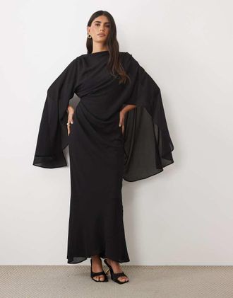 Asos robe midaxi drap&eacute;e &agrave; manches kimono avec d&eacute;tail cape et dos nu en noir