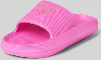 Guess Slides mit Label-Badge