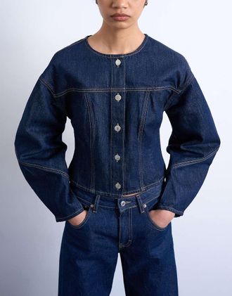 Topshop Chemise en jean avec manches ovo&iuml;des et d&eacute;tail cintr&eacute; au dos - Brut-Bleu