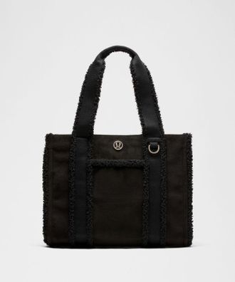 lululemon Boxy Tote Bag 10L Faux Shearling Trims in Black