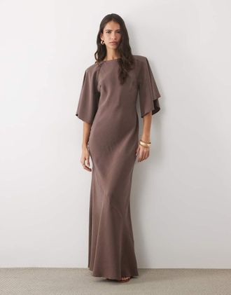 Asos Maxikleid mit Fl&uuml;gel&auml;rmeln aus Modal in Braun