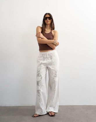 Topshop Pantalon droit en broderie anglaise - &Eacute;cru-Neutral