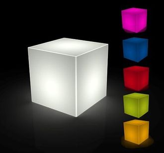 KLORIS LED-W&uuml;rfel-Hocker Lumioso aus Kunstharz, innen und au&szlig;en, 25 x 25 x 25 cm + Fernbedienung, wiederaufladbarer Akku mit Netzteil, 16 einstellbare Farben