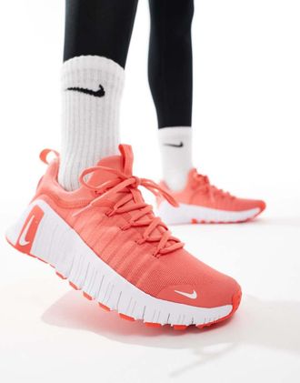 Nike Free Metcon 6 - Sneaker in Rosa und Weiß