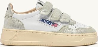 Autry SNEAKERS MEDALIST KIDSTRIPES LOW AUS LEDER IN WEISS UND LAMINIERTEM WILDLEDER IN SILBER
