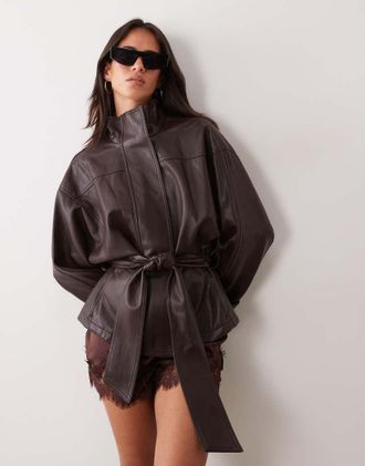 Mango Jacke aus Kunstleder mit Bindeg&uuml;rtel in Braun