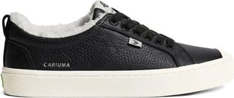 Cariuma OCA Sneakers aus Shearling - Schwarz