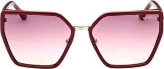 Guess Sonnenbrille mit gl&auml;nzendem Bordeaux-Rahmen und Farbverlaufsgl&auml;sern in Bordeaux