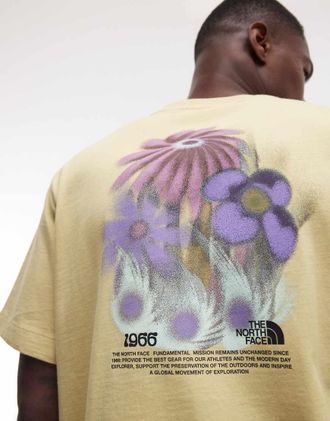 The North Face Flora - Locker geschnittenes T-Shirt in Gr&uuml;n mit 1966-R&uuml;ckenprint