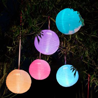 Hellum Hellum Lampions außen wetterfest Batterie 5er Set, Lampions bunt mit Fernbedienung 2x Ø25cm 3x Ø20cm, Lampions outdoor mit bunten LEDs, verschiedene F