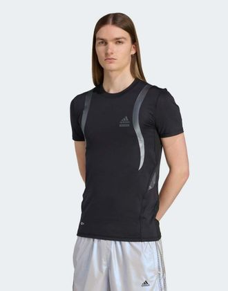 adidas Originals Archive Techfit - Enges T-Shirt in Schwarz
