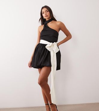 KAIIA robe courte en satin &agrave; col halter, d&eacute;tail noeud, ourlet boule, monochrome-Blanc