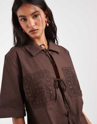Object Chemise densemble en popeline crochet&eacute;e avec empi&egrave;cements avec liens nou&eacute;s &agrave; lavant - Chocolat-Marron