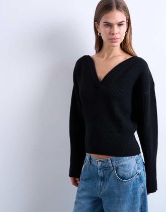 Topshop Pull en maille avec taille cintrée et décolleté en coeur - Noir