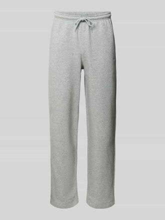 Nike Sweatpants mit Logo-Stitching und Eingrifftaschen