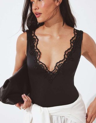NA-KD Body avec empi&egrave;cement en dentelle - Noir