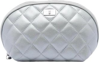 Chanel Pre-owned Pochette Cosm&eacute;tique M&eacute;tallis&eacute;e Matelass&eacute;e - Femme - Pre-owned - Gris - Taille: ONE Size