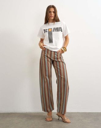 Topshop Barrel Mid-Rise-Jeans in Braun und blauem Streifen-Multi