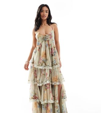 Miss Selfridge Race Day - Robe longue en mousseline à volants étagés avec imprimé fleurs - Vert