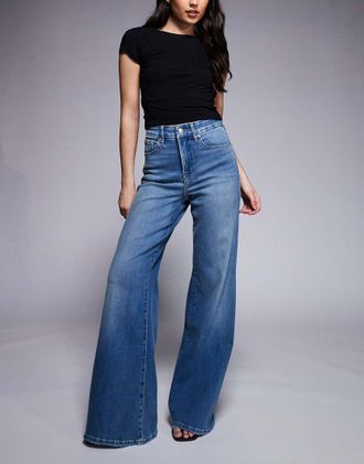 Good American Good Waist - Jean palazzo en denim technique doux au toucher - Bleu moyen d&eacute;lav&eacute;