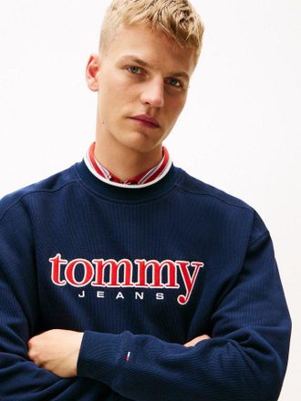Tommy Jeans Sweatshirt TJM 90S TEXTURE GRAPHIC CREW gerippter Rundhals, regular fit