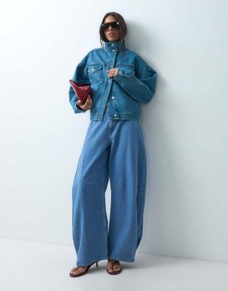 Topshop jean cocon &agrave; plis sur le c&ocirc;t&eacute; d&eacute;lav&eacute;-Bleu