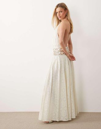 Asos Geh&auml;keltes Maxikleid in Wei&szlig; mit verziertem Taillendetail