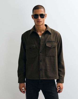 AllSaints Palermo lang&auml;rmlige Shacket aus Wollmix mit Logo in Braun