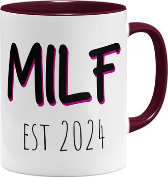 OM3 witzige Milf est 2024 Tasse mit Spruch | Keramik Becher | 325ml | Beidseitig Bedruckt | Bordeaux