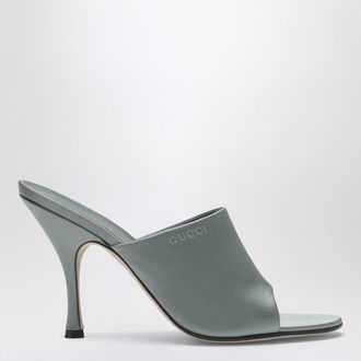 Gucci Slider-Sandale aus Satin in Ozeangr&uuml;n