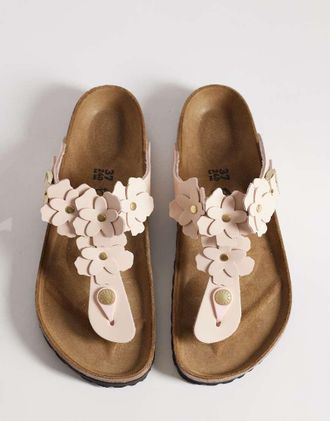Birkenstock Gizeh - Sandalen in Hellros&eacute; mit Blumenapplikation-Rosa
