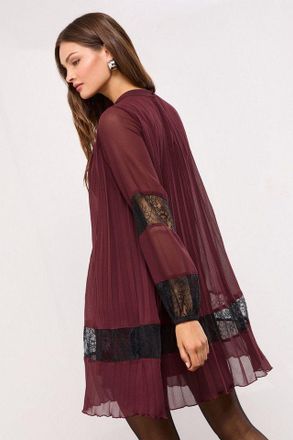 Lipsy Plisseekleid Lipsy Minikleid mit Falten und Spitze (1-tlg)