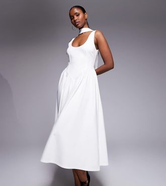 KAIIA Exclusivit&eacute; - Kaiia - Robe longue &agrave; taille basse avec encolure d&eacute;gag&eacute;e et d&eacute;tail foulard - Blanc