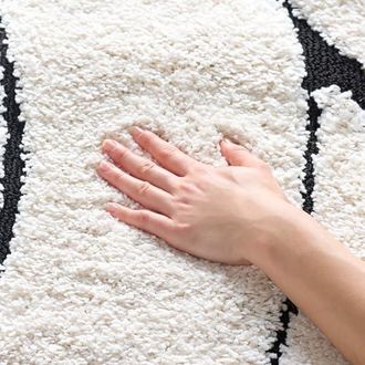 Safavieh Zottelig Teppich f&uuml;r Wohnzimmer, Esszimmer, Schlafzimmer - Florida Shag Collection, Hoher Flor, Creme und Schwarz, 122 X 183 cm