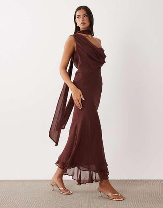 Asos Robe longue double &eacute;paisseur drap&eacute;e &agrave; &eacute;paules d&eacute;nud&eacute;es et d&eacute;tail foulard - Marron rouille-multicolore