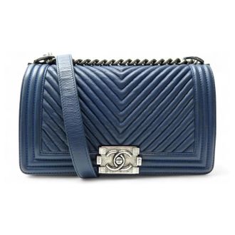 Chanel Crossbody Bags - CHANEL BOY MEDIUM 25 CM CHEVRON BLAU LEDER HANDTAS - Gr. unisize - in Blau - f&uuml;r Damen
