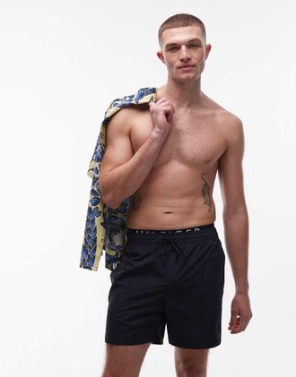 Tommy Hilfiger Badeshorts in dunklem Marineblau mit doppeltem Bund und Kordelzug